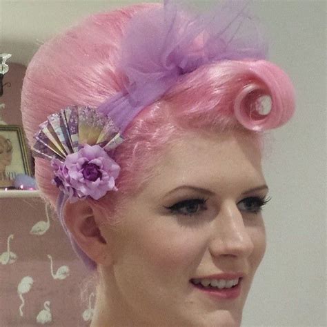 Love This Color Pink Hair And Her Bee Hive Candy Hair Rockabilly