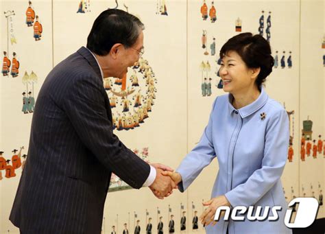 朴 대통령 국제형사재판소장 접견 뉴스1
