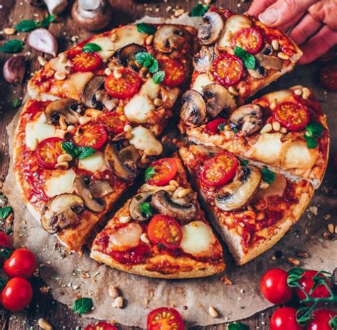 घर पर पिज़्ज़ा बनाने की विधि Homemade Pizza Recipe