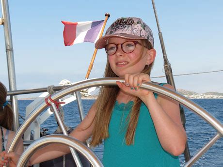 Croisière en voilier croisière naturiste Julien Sandrine Clemence et Callie en vacances