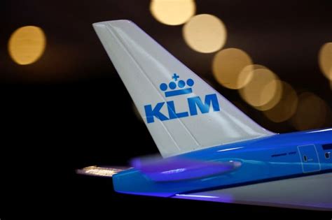 Airlines Suspend Flights As Middle East Tensions Rise Reuters