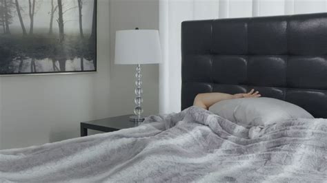 Taking A Cold Shower With My Stepmom Scrolller