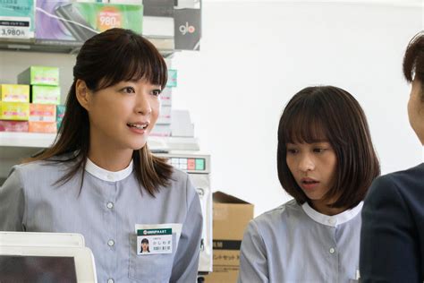 『隣人x 疑惑の彼女 』x疑惑の上野樹里に迫る…記者たちの緊迫感あふれる場面写真解禁 Movieandtv Cinema Life