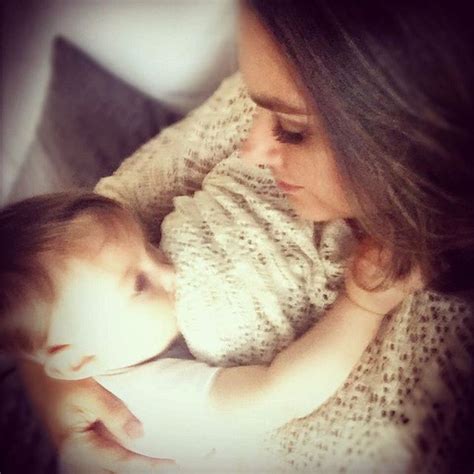 EGO Fernanda Machado posta foto amamentando o filho notícias de Famosos