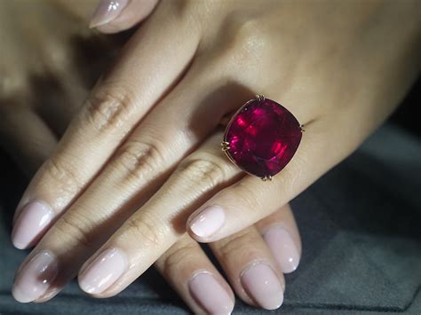 Record Breaking Giant Ruby Sells For 34 8 Million At Sothebys Auction