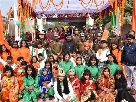 75th Republic Day Celebrated With Pomp In Etah एटा में धूमधाम से
