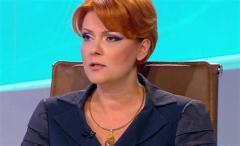 Nici nu a venit vara iar Lia Olguța Vasilescu deja s a pregătit de Crăciun Avem căsuța lui Moș