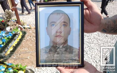 Міг і далі служити у військкоматі але вирішив захищати Україну на полі