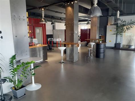 София Дава се под наем просторен офис в луксозна офис сграда до бул Сливница и Лъвов мост Офис