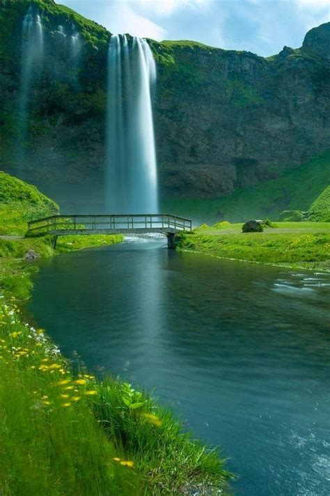 Showme Nan Seljalandsfoss Falls Iceland