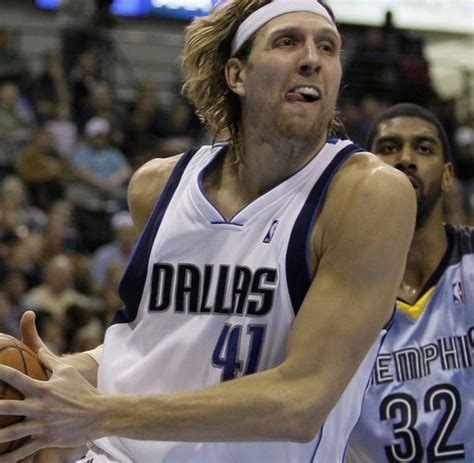 Nba Nowitzki Und Dallas Besiegen Memphis Knapp Welt
