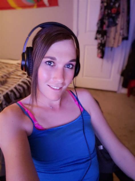 Kayla On Twitter Would You Go On A Date With Me Circle One Yes No