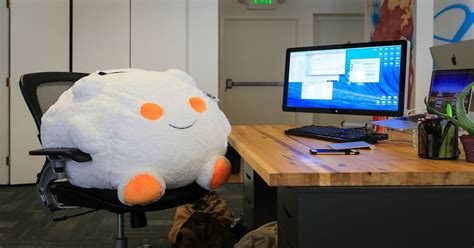 Snoo Wants To Come Home With You For The Holidays Blog