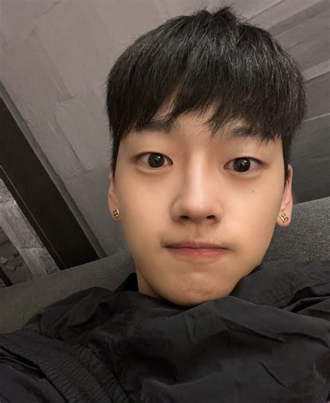 WEi THAILAND on Twitter RT WEi Member 석화 수고했어 오늘도 씻고 나와서 자기 전 나타난