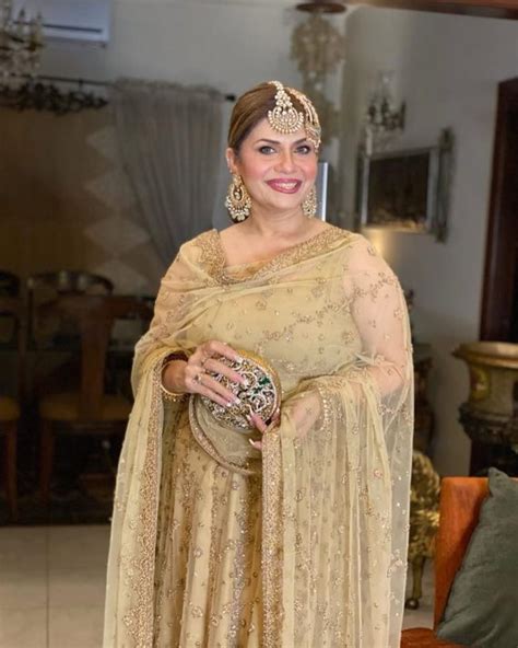 Amber Khan Under Fire For Statement On Iddat Reviewit Pk