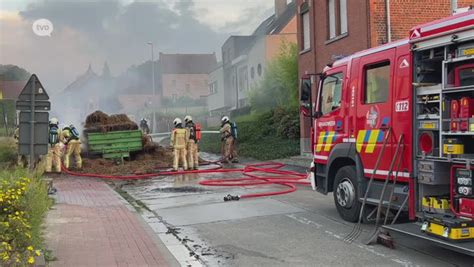 Lading Stro Op Kar Aan Tractor Vat Vuur In Onkerzele Tvoost Free Download Borrow And