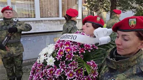 Поднасяне на венци и цветя пред паметната плоча на Васил Караиванов Youtube