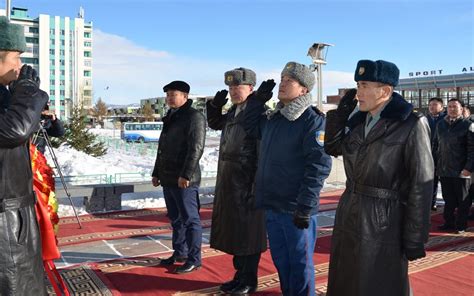 Ерөнхий сайд А Амарын хөшөөнд цэцэг өргөх ёслол боллоо