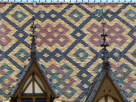 무료 이미지 건축물 창문 지붕 건물 프랑스 무늬 화려한 벽돌 자료 인테리어 디자인 직물 미술 대칭 역사적으로 중세 포도주 수용소 부르고뉴