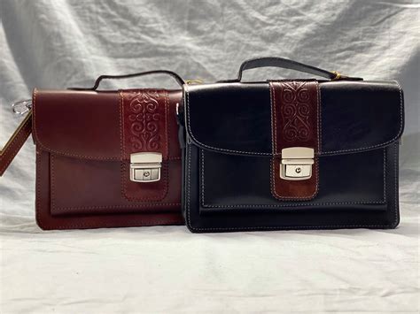 Арьсан эдлэл Mongolian Leather Shop Паск Хэрэв та халаасандаа эд