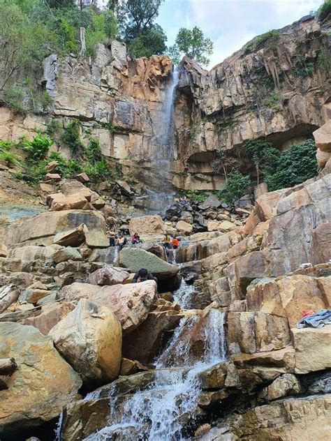 ទឹកធ្លាក់ចំបក់ជារមណីយដ្ឋានធម្មជាតិមួយដែលពេញនិយមនារដូវវស្សានេះ ក្រសួងព័ត៌មាន