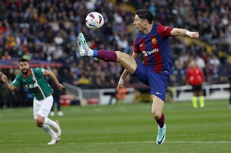 Lewandowski Rescues Barca And Ends Drought With Alaves Double World