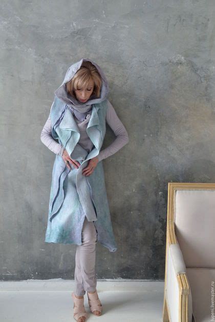 Купить или заказать Жилет Магия весны из коллекции Сны о любимом городе в интернет магазине