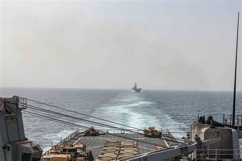 Un barco sufrió un posible nuevo ataque de rebeldes yemeníes hutíes en el estrecho de Bab el