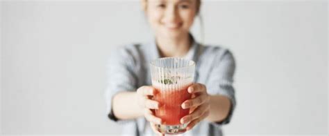 Tak Cuma Stroberi Ini Cara Bikin Minuman Kolagen Agar Wajah Awet Muda