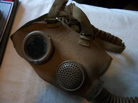 masque à gaz belge militaire à identifier