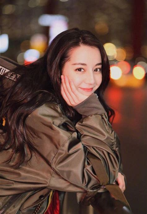 同是92年的熱巴和娜扎都是新疆美女，兩個人卻是兩種不同風格的美 每日頭條