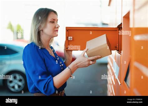 Pos Terminal Machine Hi Res Stock Photography And Images Alamy