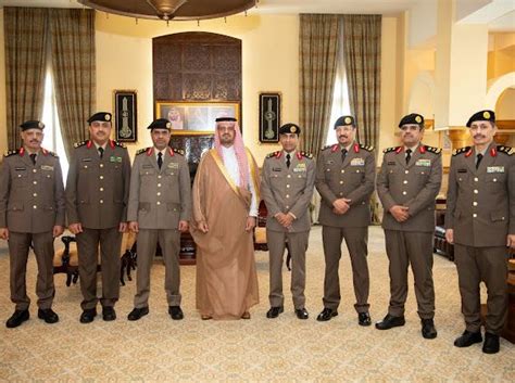 نائب أمير منطقة مكة المكرمة يقلّد عدداً من الضباط رتبهم الجديدة أضواء