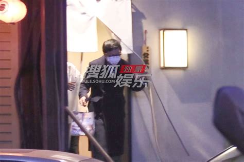 独家白百何与张思麟会友聚餐扎冲天揪发型显凌乱 搜狐大视野 搜狐新闻