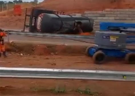 Acidente Com Carreta De Combustível Provoca Vazamento De óleo Na Br 163