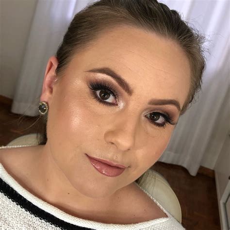 Maquiagem Iluminada E Neutra Perfeita Pra Qualquer Ocasião E A Cliente Uma Verdadeira Boneca