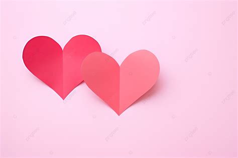 분홍색 배경에 두 개의 빨간 종이 하트 컷 높은 해상도 기념일 로맨틱 배경 일러스트 및 사진 무료 다운로드 Pngtree