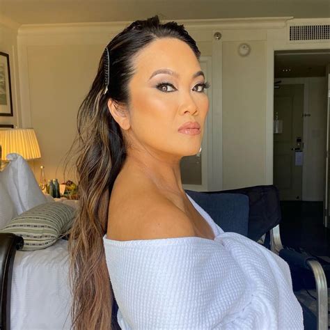 We Talked To Dr Pimple Popper About The Joy Of Watching Cyst Popping