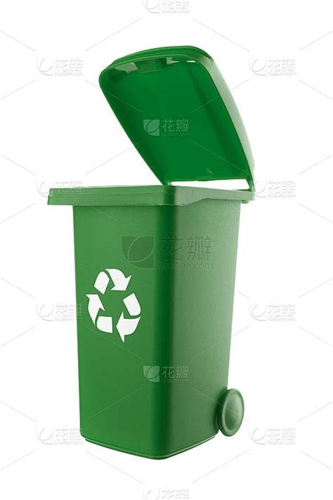白色背景上孤立的绿色塑料垃圾桶素材 花瓣网
