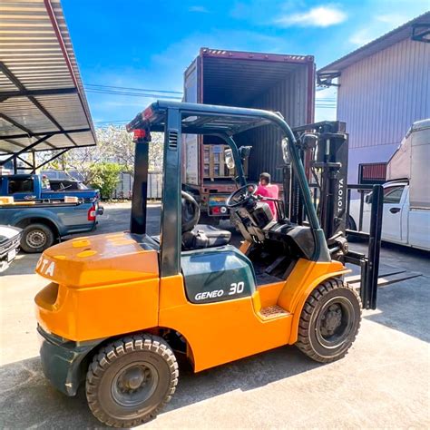 ให้เช่ารถโฟร์คลิฟท์พร้อมคนขับ ราคาถูก แถวคลองตัน คลองเตย สาทร โทร 094 08681237 094 7725222