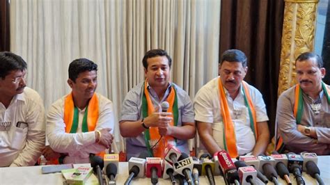 आदित्य ठाकरेंच्या कपाळावर मेरा बाप नपुंसक हैचा शिक्का नितेश राणे