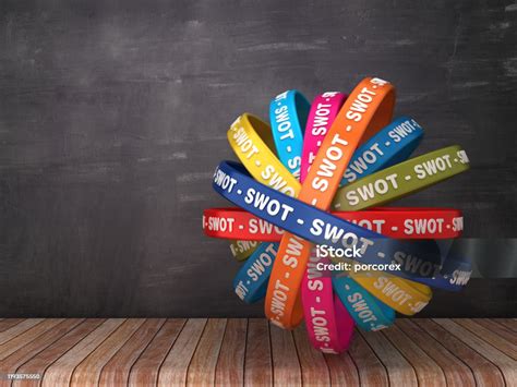 칠판 배경에 Swot 단어가있는 원형 리본 3d 렌더링 3차원 형태에 대한 스톡 사진 및 기타 이미지 3차원 형태 개발 개선 Istock