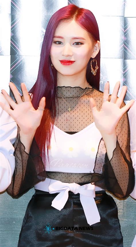Big포토 위키미키weki Meki 엘리 사랑스러운 손인사로 팬심 저격