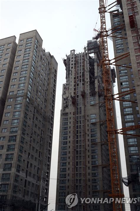 광주 고층아파트 신축 공사 현장서 외벽 붕괴 연합뉴스