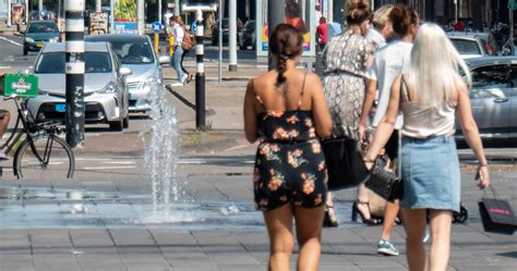 Catcalling nasila się latem Czym jest i jak go rozpoznać Styl w