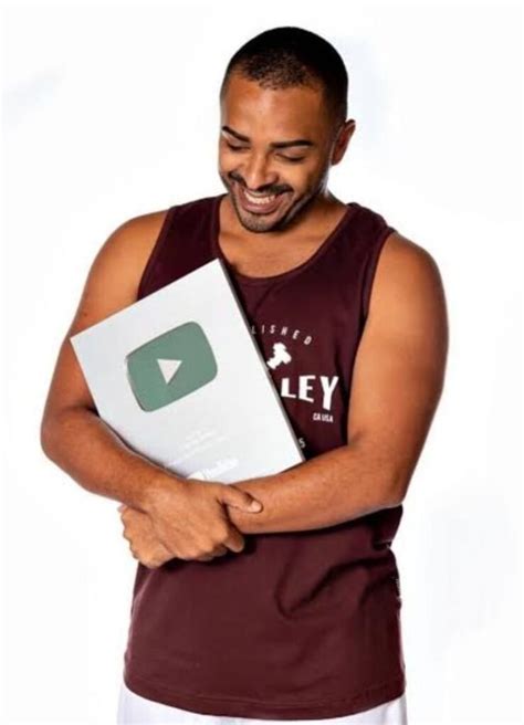 influência do bem lucas neves cresce na internet com vídeos realizando
