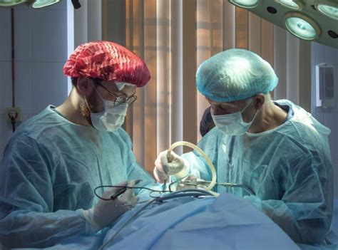 В Сеченовском университете впервые провели уникальную операцию пациенту с 4 й стадией рака