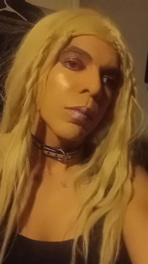 Me I Never Post Anything With My Face Rtranslater