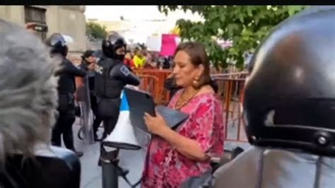 Xóchitl Gálvez Se Manifiesta Afuera De Palacio Nacional Tras No Poder