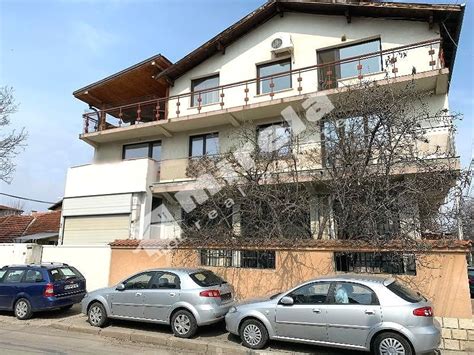 Къща за продажба в кв Орландовци голяма къща с двор до ул Мара Бунева